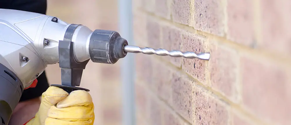 Optrekkend Vocht Injecteren | Kosten, Werking & Alternatief